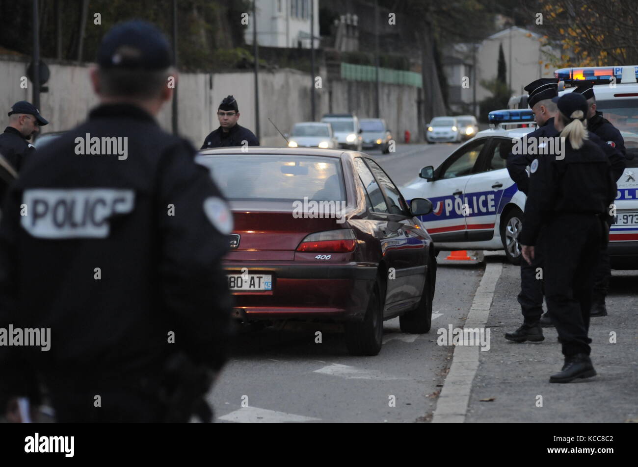 Armed French police officers take part to antiterrorist road control ...