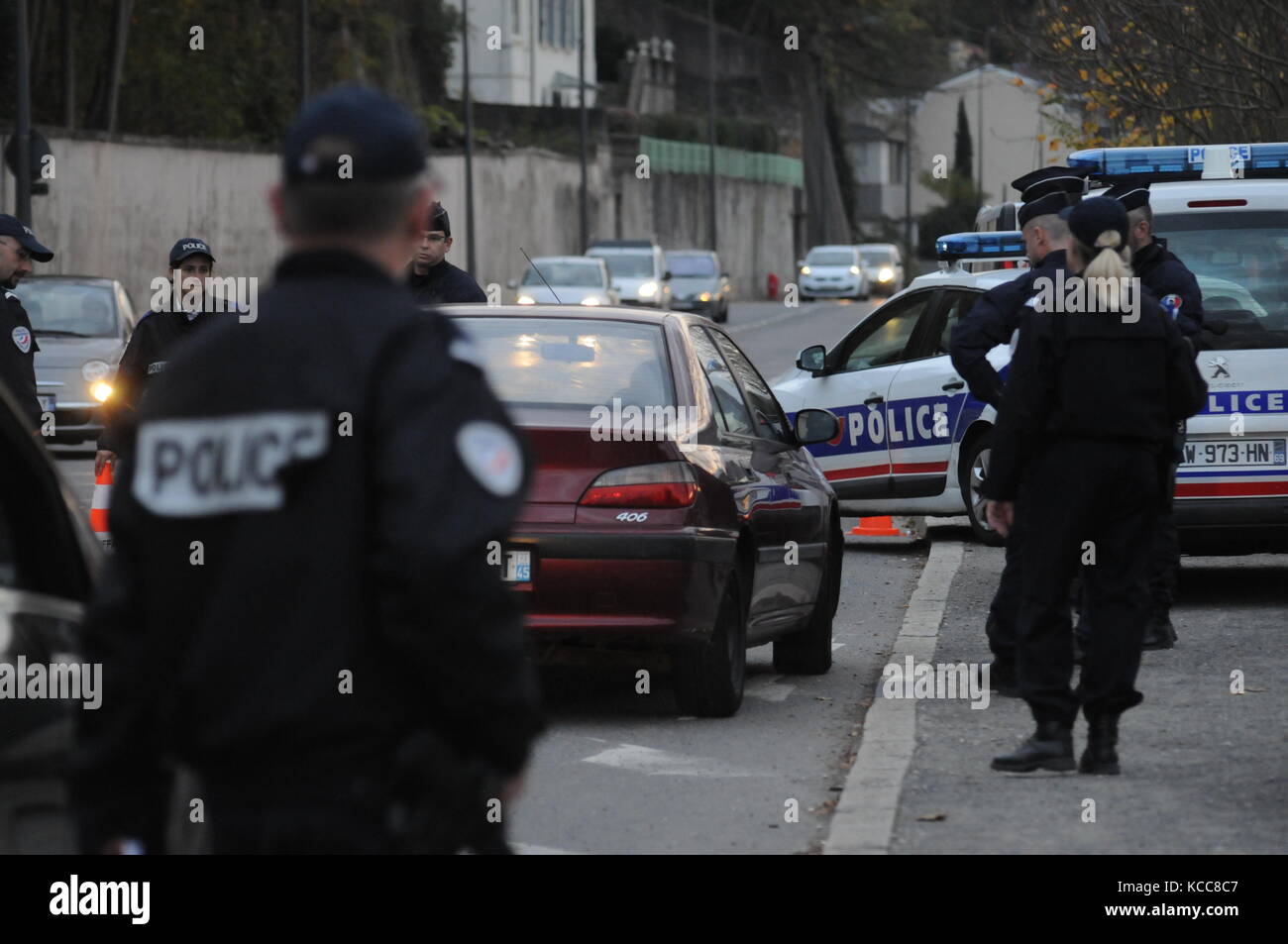 Armed French police officers take part to antiterrorist road control ...