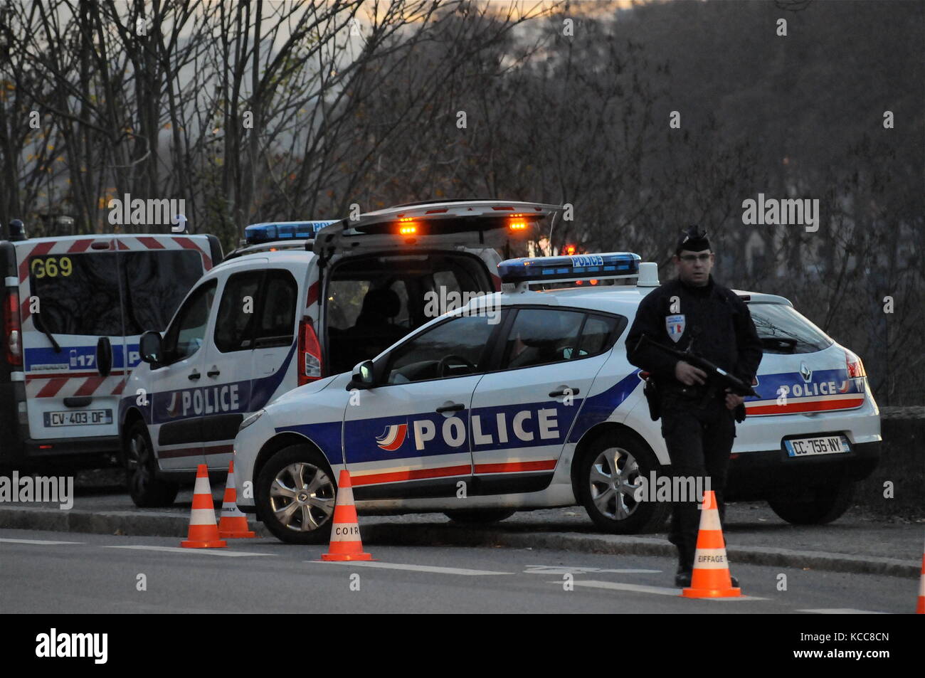 Armed French police officers take part to antiterrorist road control ...