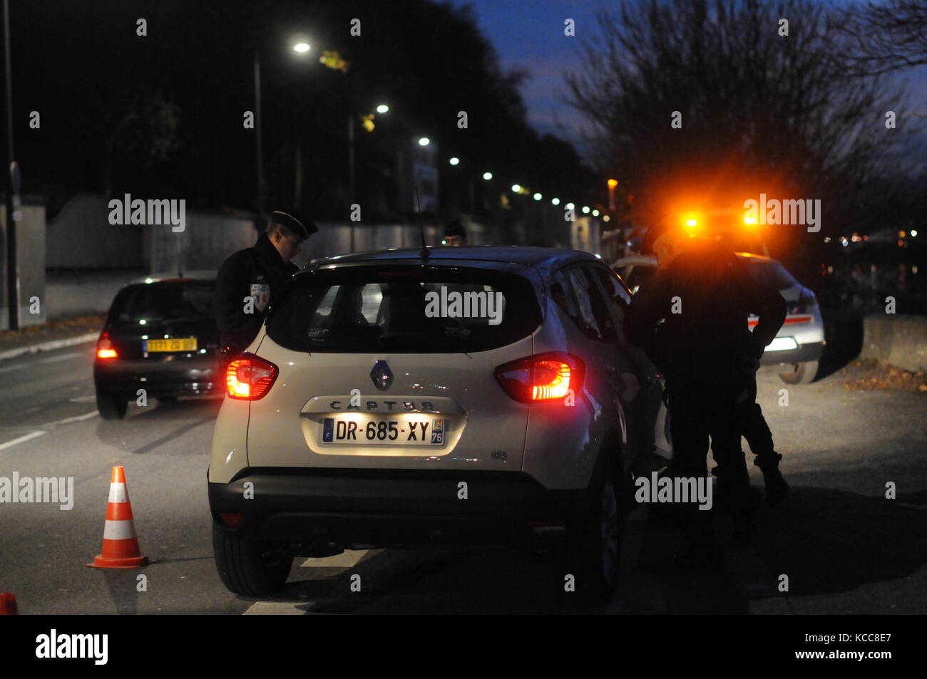Armed French police officers take part to antiterrorist road control ...