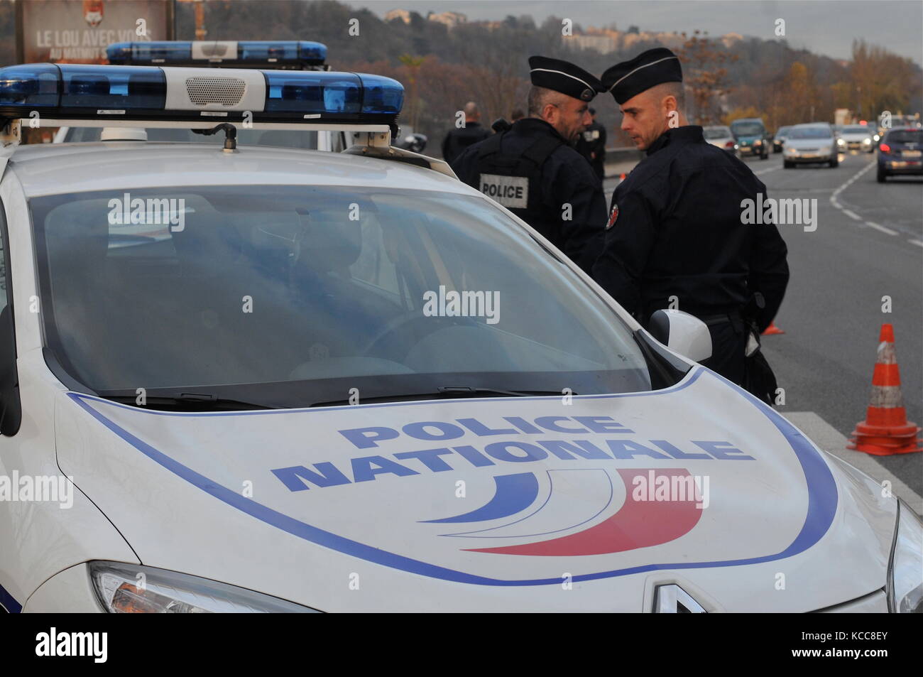 Armed French police officers take part to antiterrorist road control ...