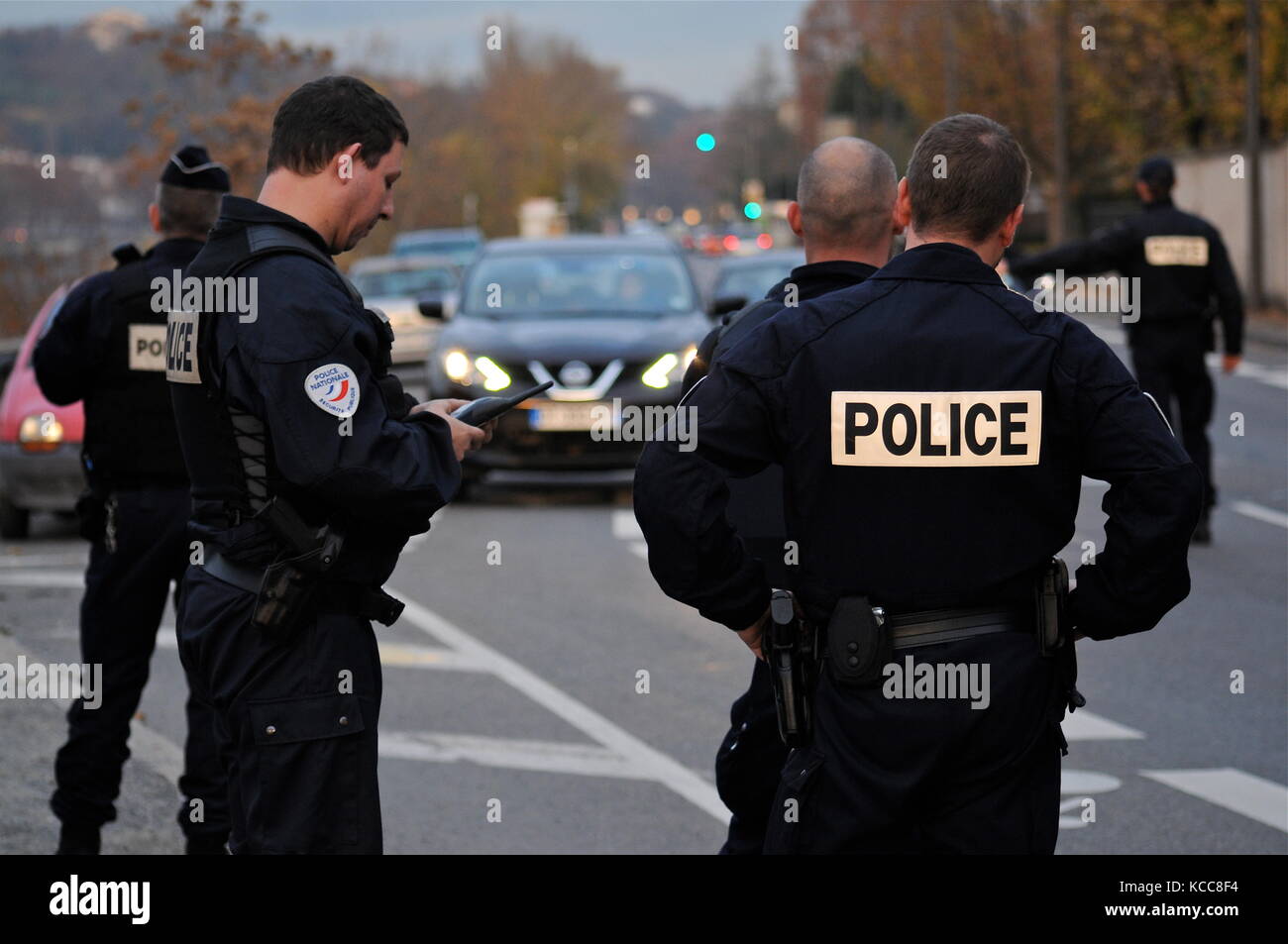 Armed French police officers take part to antiterrorist road control ...