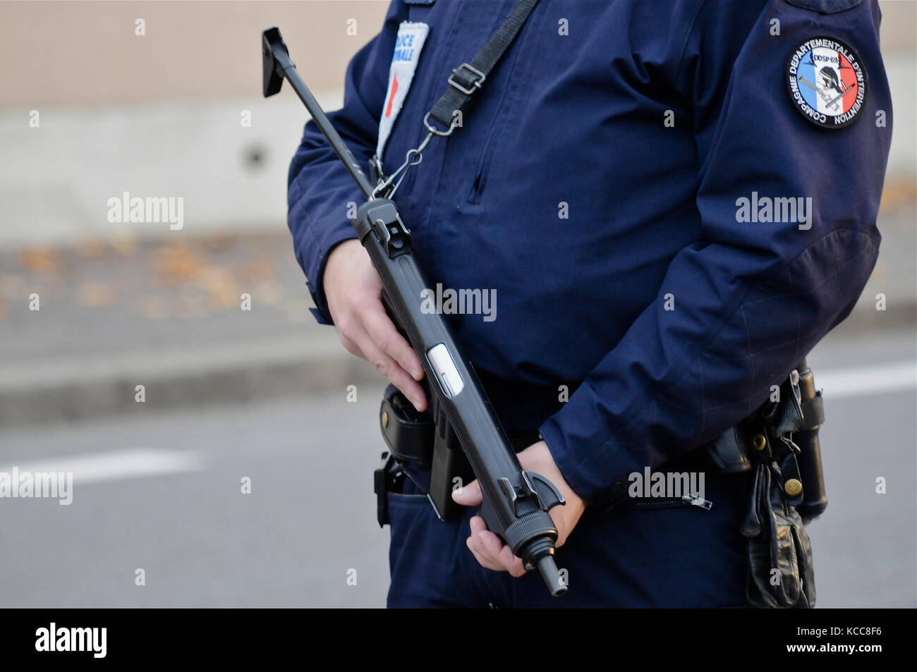 Armed French police officers take part to antiterrorist road control ...