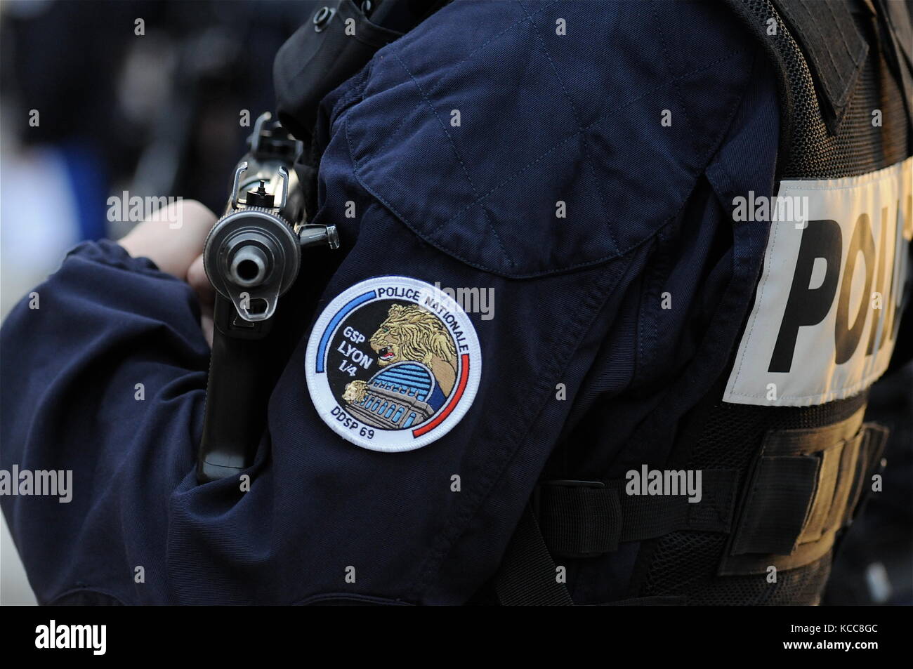 Armed French police officers take part to antiterrorist road control ...