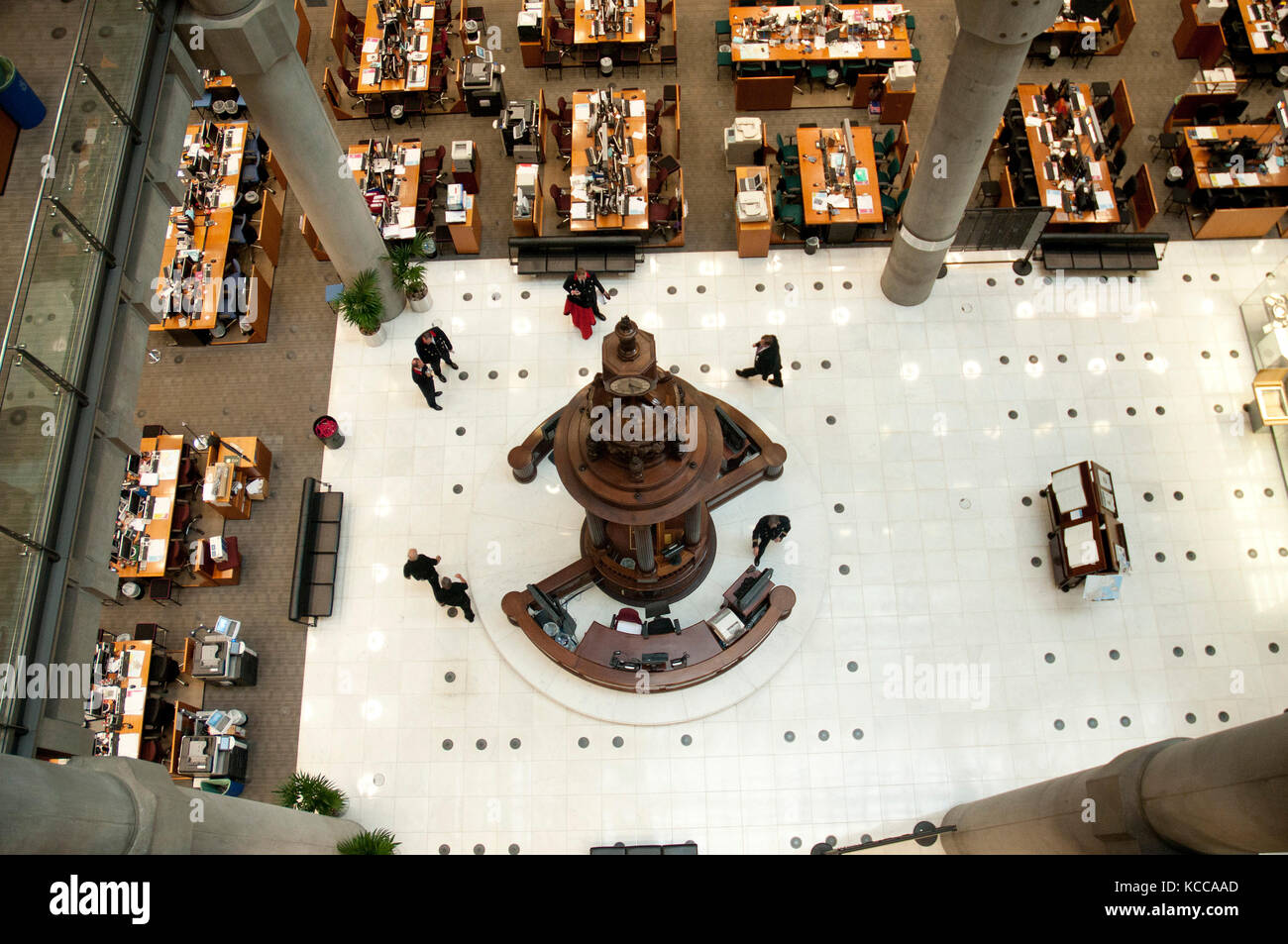 Lloyd's of london building lutine bell hi-res stock photography and ...