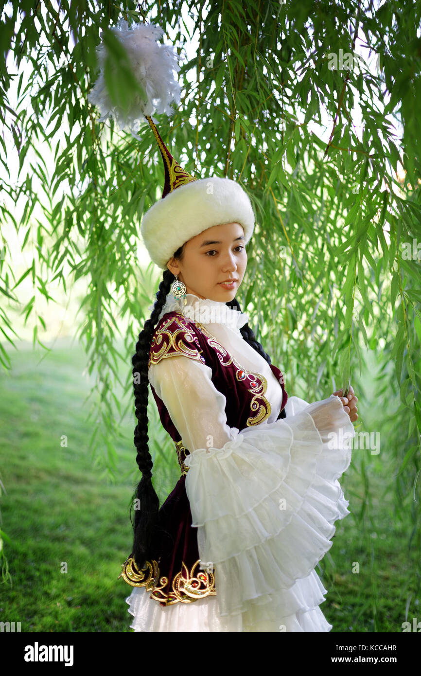 beautiful kazakh woman in national costume Stock Photo - Alamy