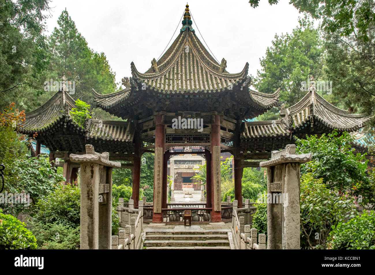 Pavilion Gateway at the Great Mosque, Xi'an, Shanxi, China Stock Photo ...