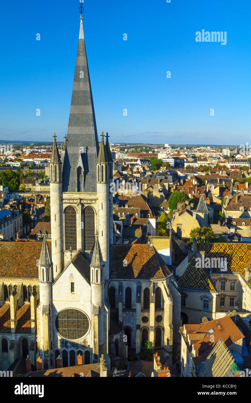 An aerial view of the historic center of the city, with Notre-Dame ...