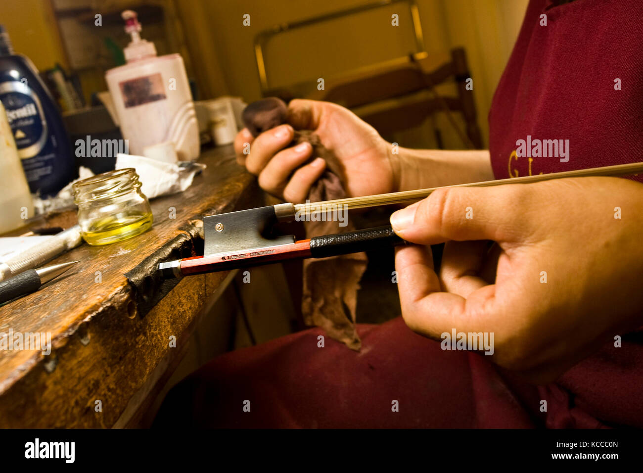 Italian violin maker hi-res stock photography and images - Alamy