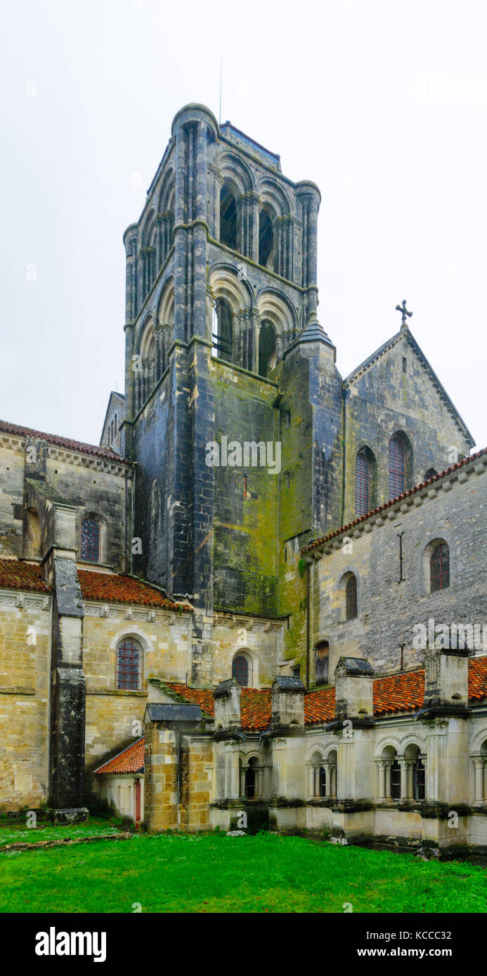 View of the Vezelay Abbey in Burgundy, France Stock Photo - Alamy