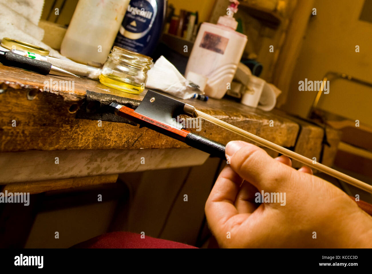 Cremona violin maker hi-res stock photography and images - Alamy