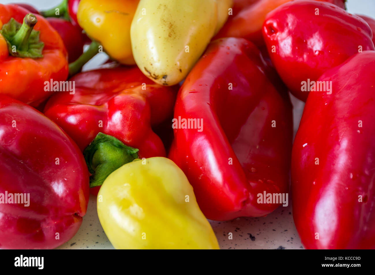 freshly washed yellow and red peppers background Stock Photo - Alamy
