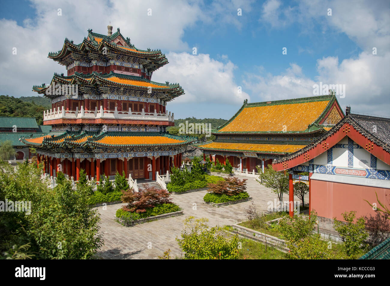 Tianmen Mountain Temple, Zhangjiajie, Hunan, China Stock Photo - Alamy