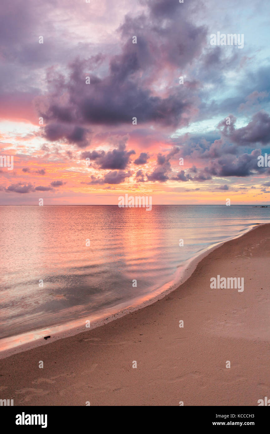 Beautiful vivid sunset at paradise beach Stock Photo - Alamy