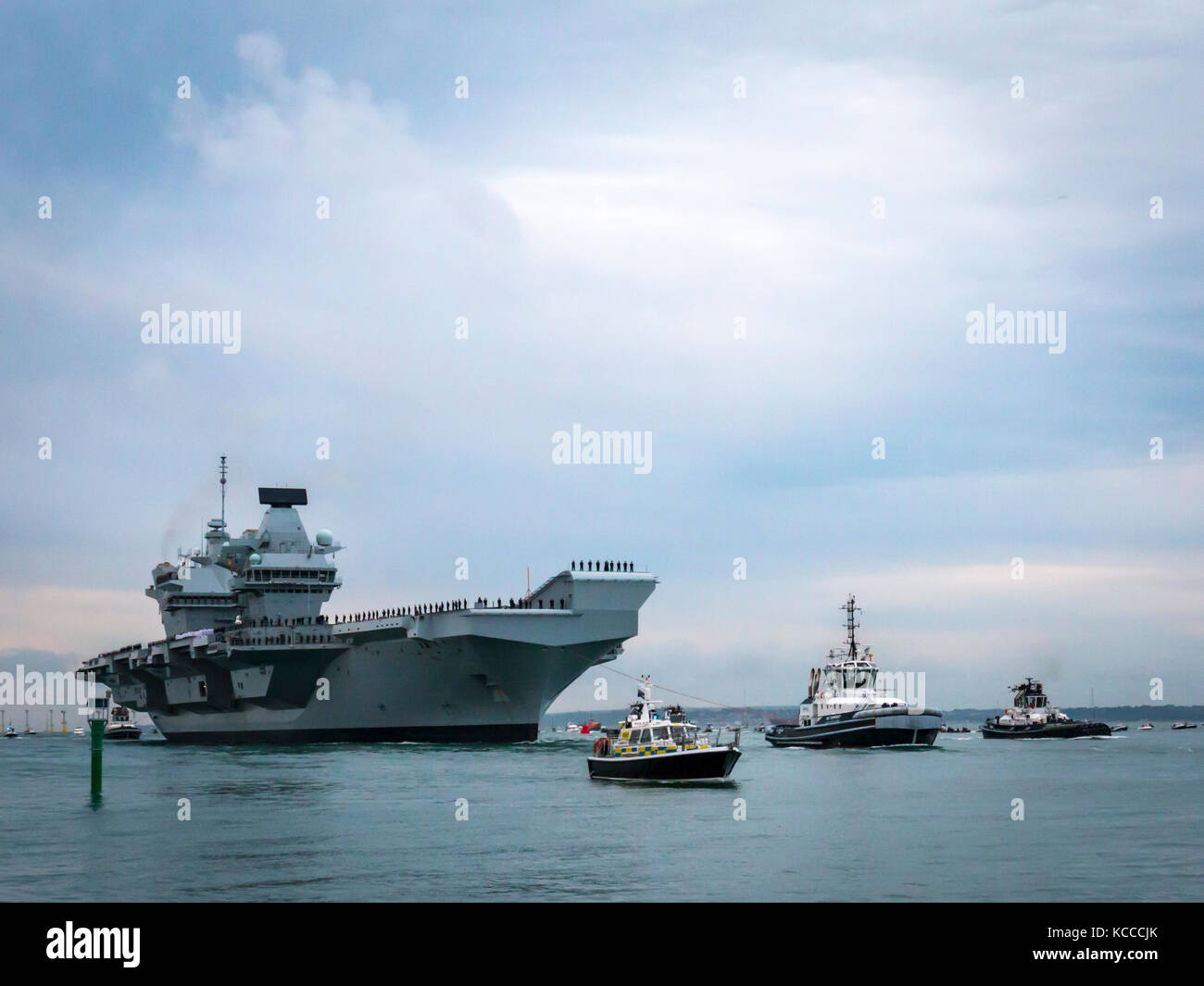 Aircraft Carrier HMS Queen Elizabeth enters the port of Portsmouth for ...