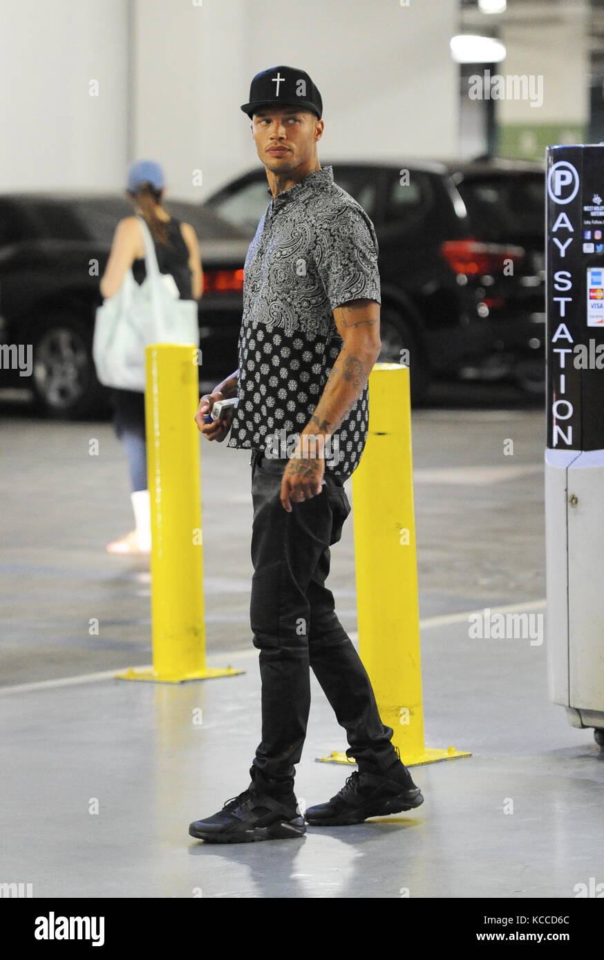 Model Jeremy Meeks and fiancee Chloe Green buying 4 cartloads of ...