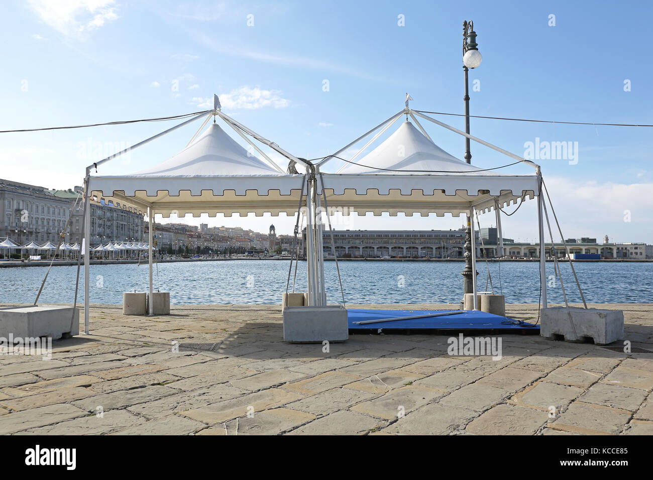 Canopy tent hi-res stock photography and images - Alamy