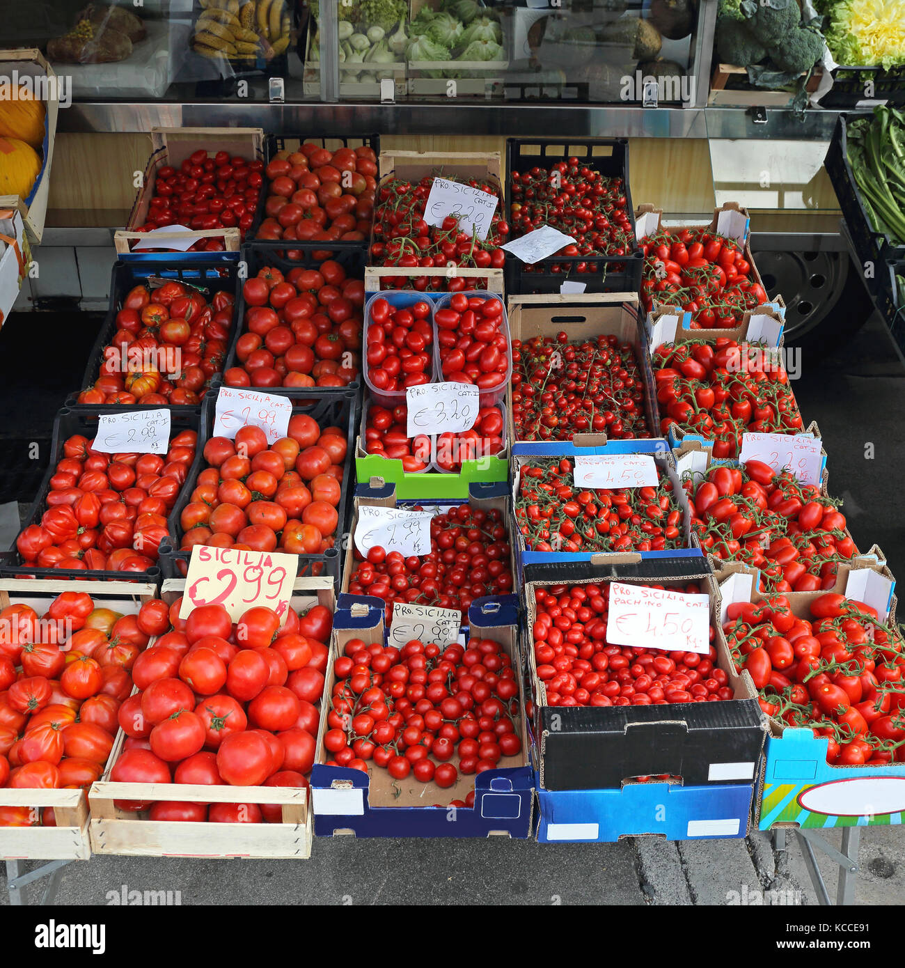 Fresh Tomato Selection From Sicily at Market Stall Stock Photo - Alamy