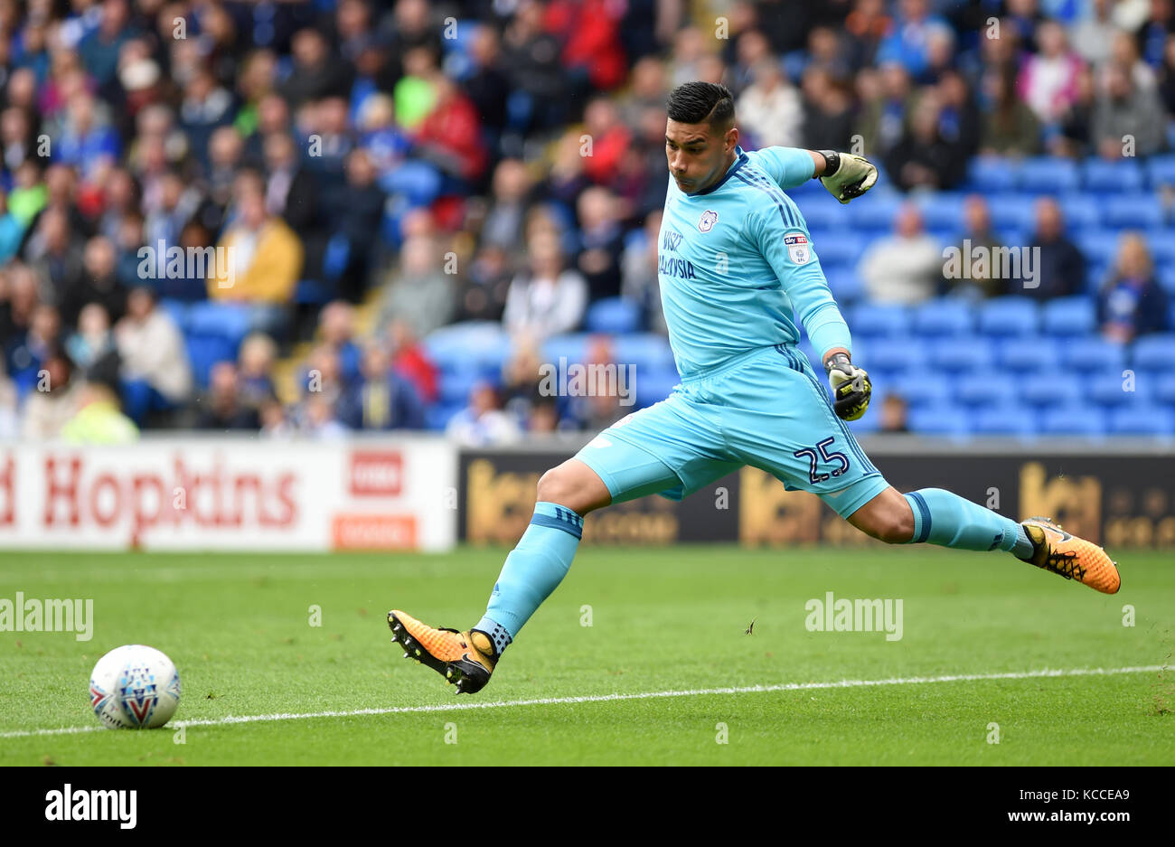 Cardiff City goalkeeper Neil Etheridge Stock Photo - Alamy