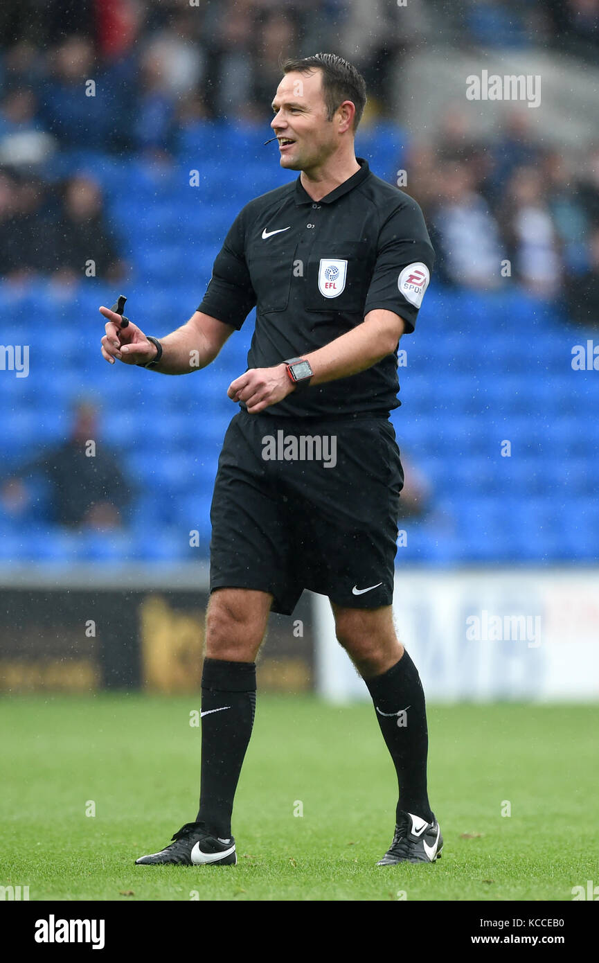 Referee James Linington Stock Photo - Alamy