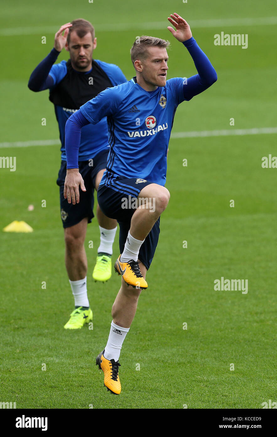Steven davis northern ireland captain hi-res stock photography and ...