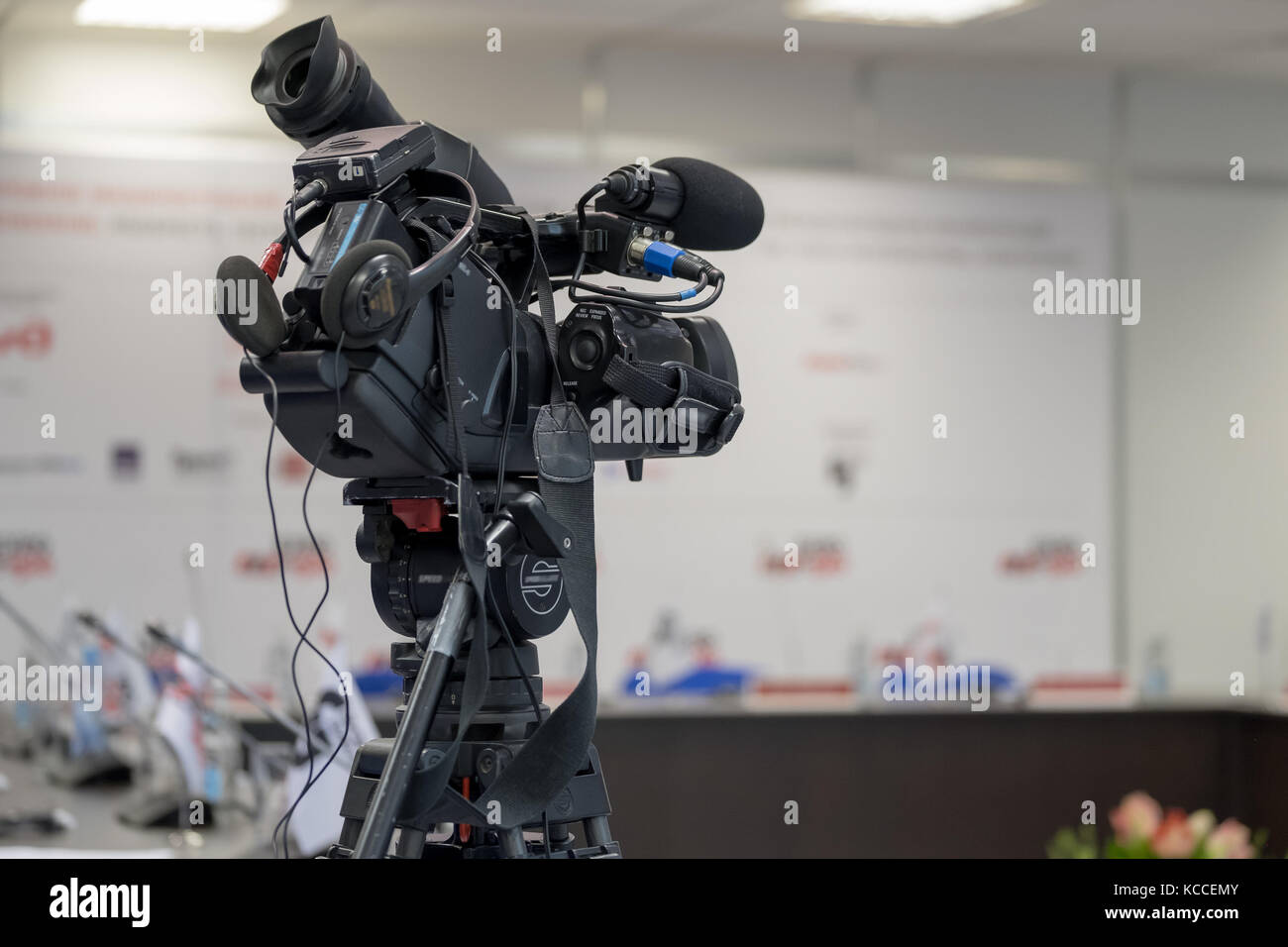 Working tv camera at the conference Stock Photo - Alamy