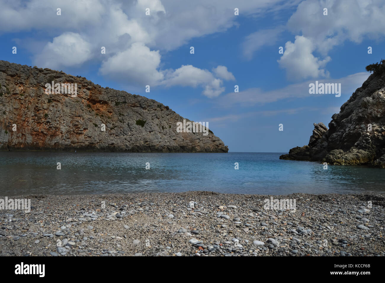 Menies Bay with its pebble beach in western Crete Stock Photo - Alamy