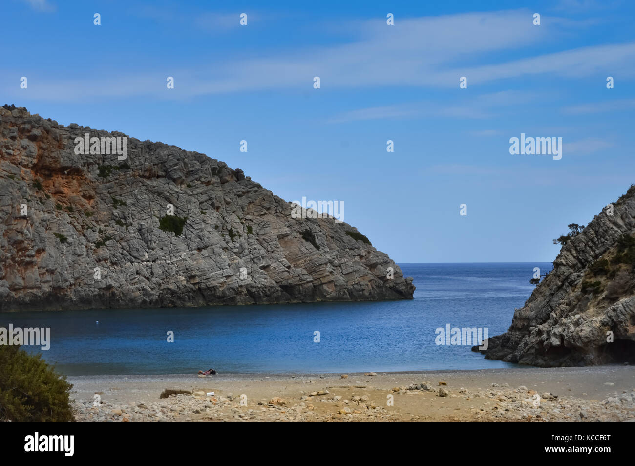 Menies Bay with its pebble beach in western Crete Stock Photo - Alamy