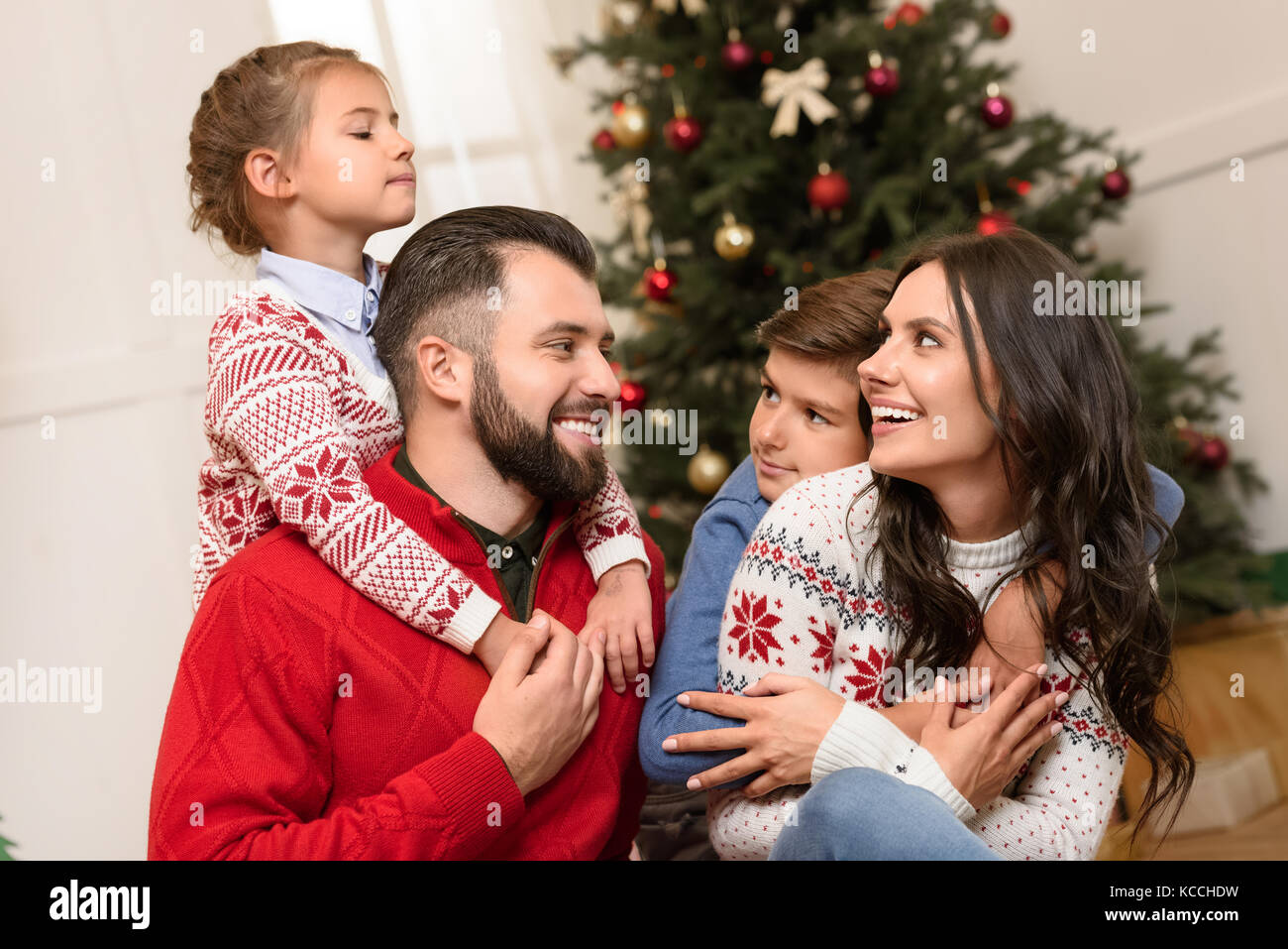 happy family at christmas Stock Photo - Alamy