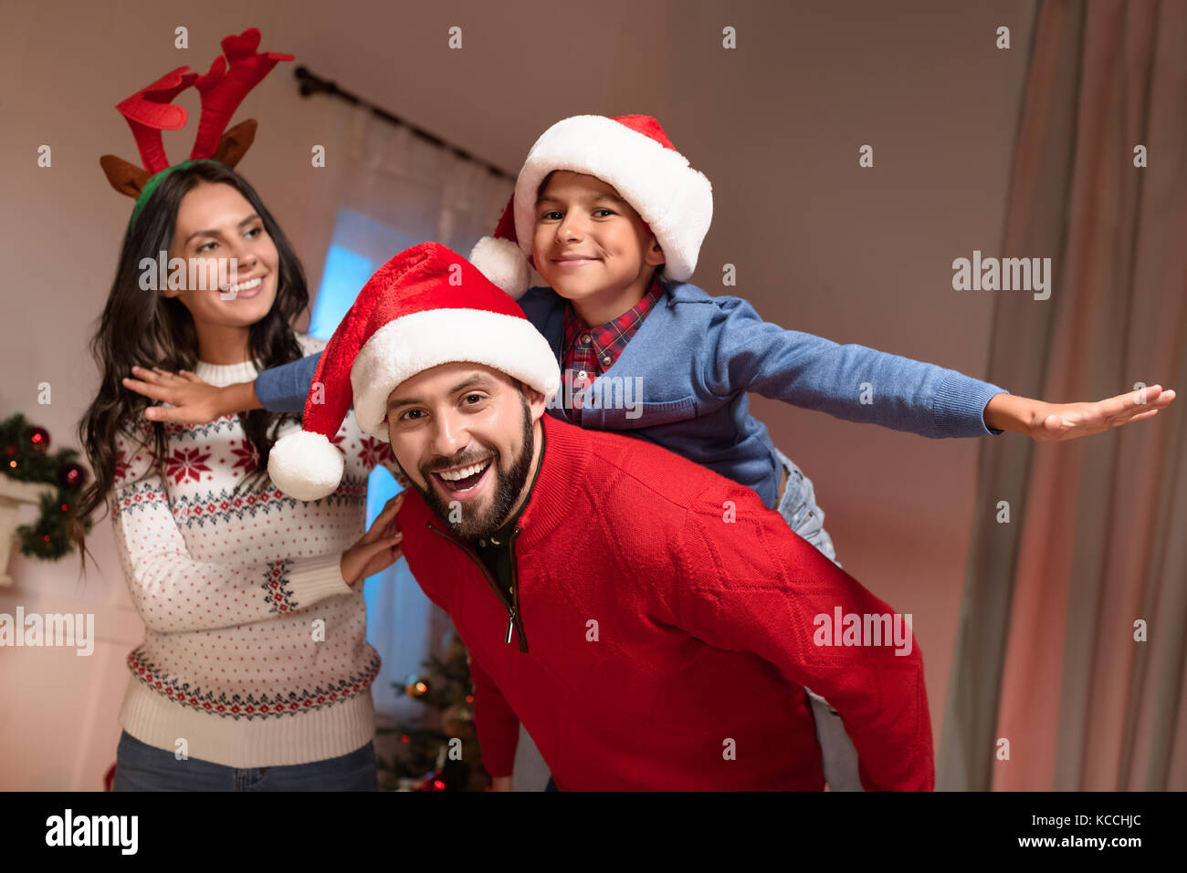 happy family at christmas Stock Photo - Alamy