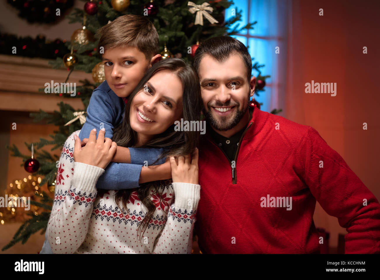 happy family at christmas Stock Photo - Alamy
