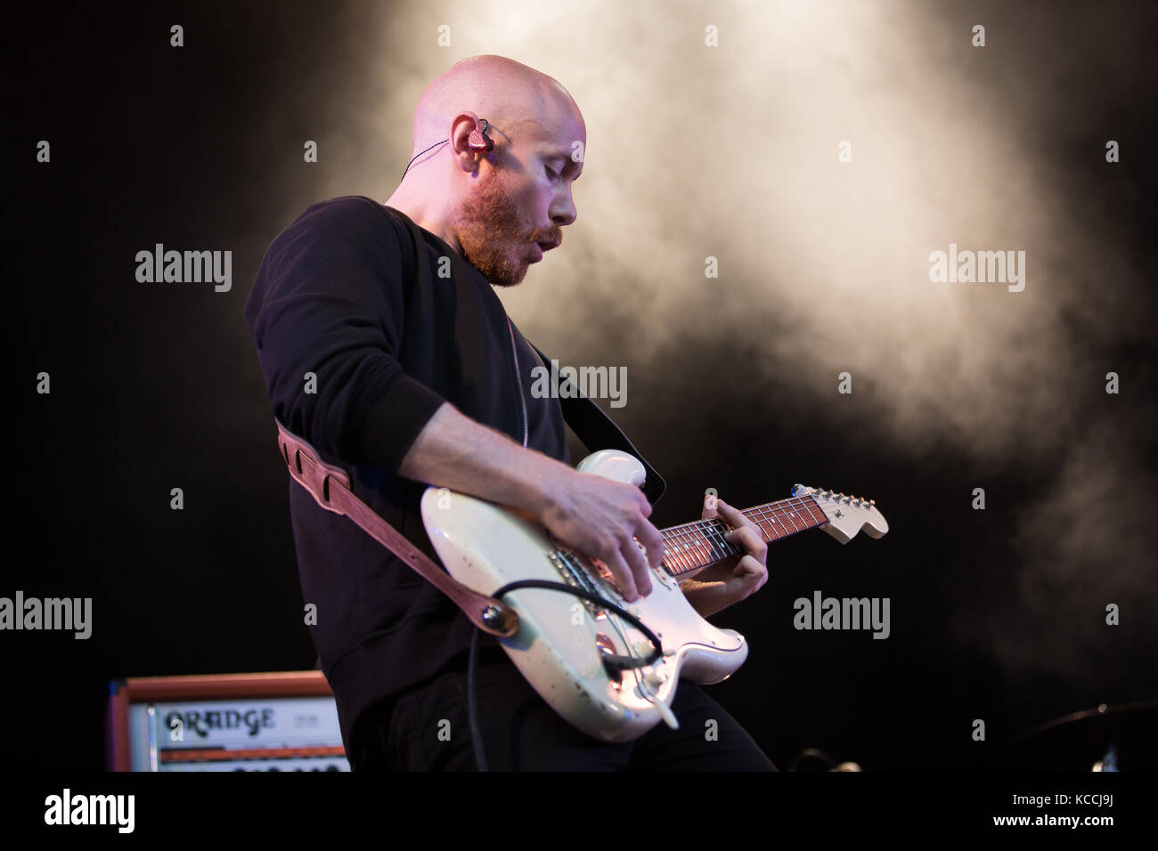 Temper trap performs hi-res stock photography and images - Alamy