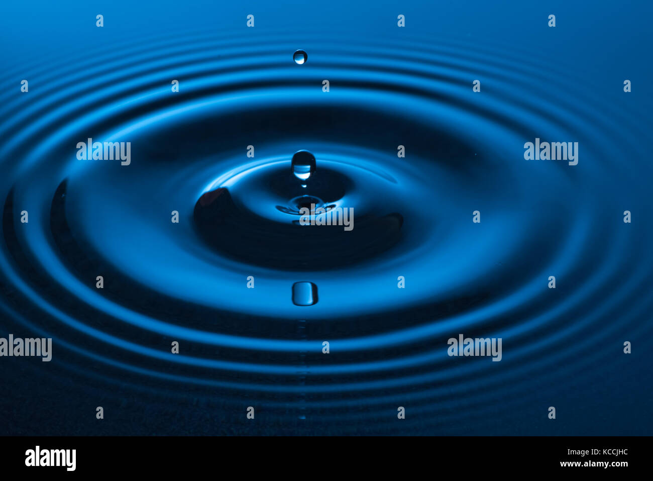 Water drop falling into water making a concentric circles Stock Photo ...