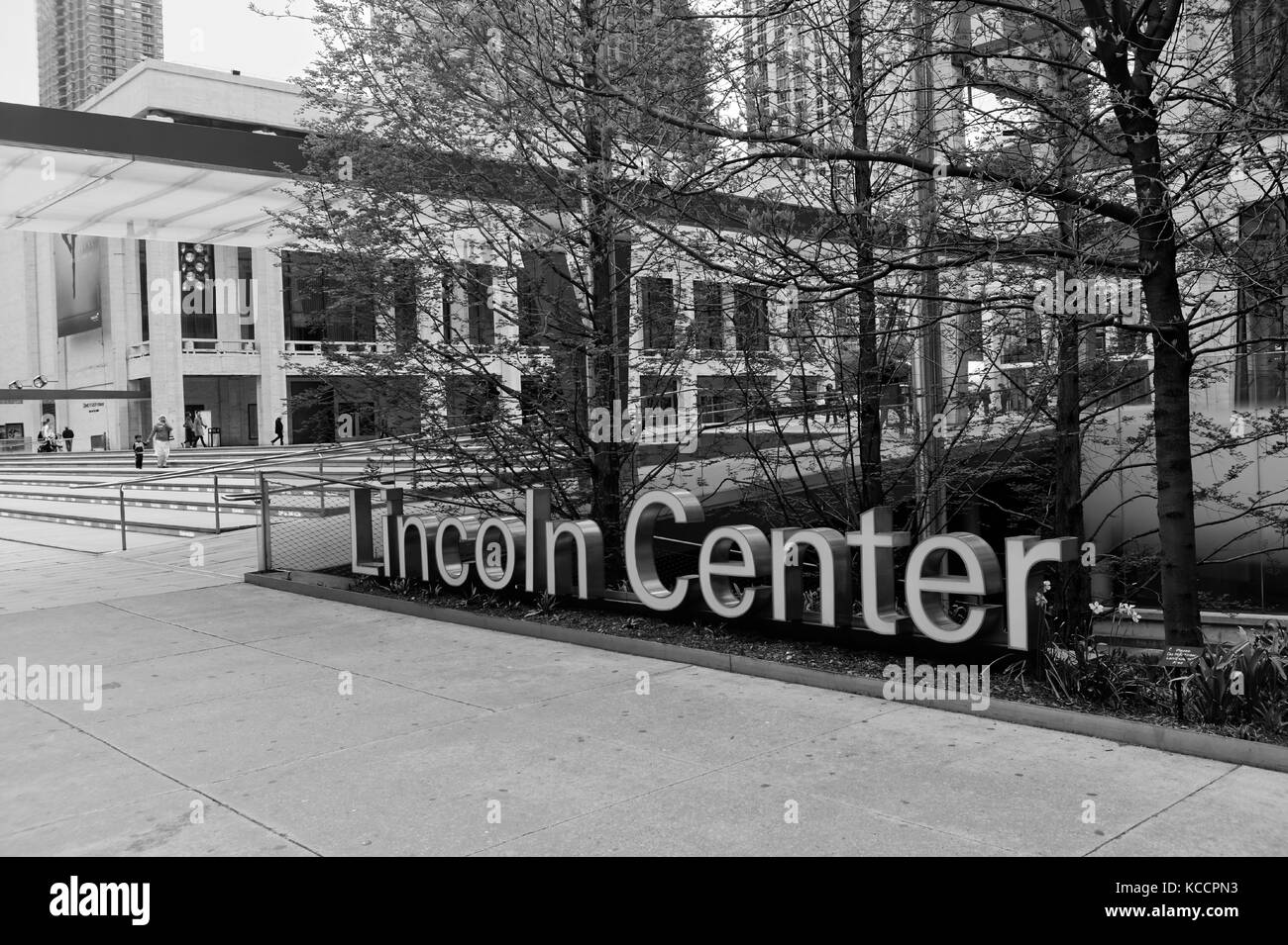 Lincoln center for the performing arts hi-res stock photography and ...