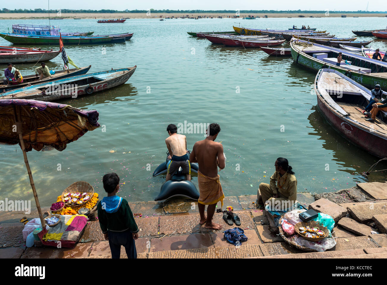 Man entering a pool hi-res stock photography and images - Alamy