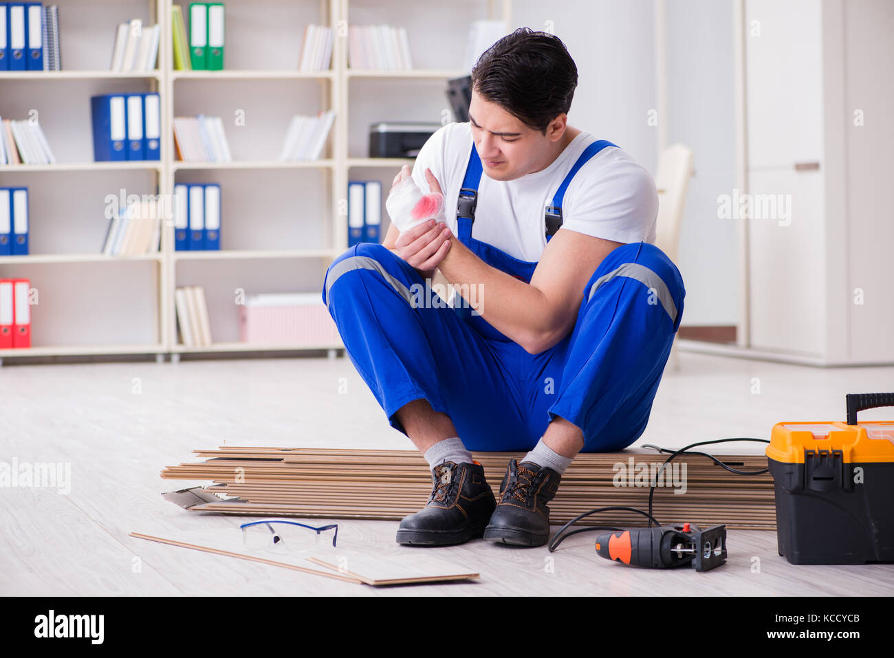 Young worker working on floor laminate tiles Stock Photo - Alamy