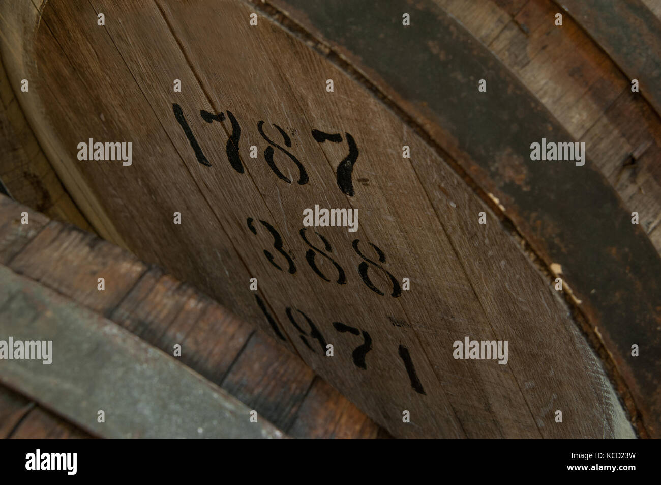 Beer barrel wood close hi-res stock photography and images - Alamy