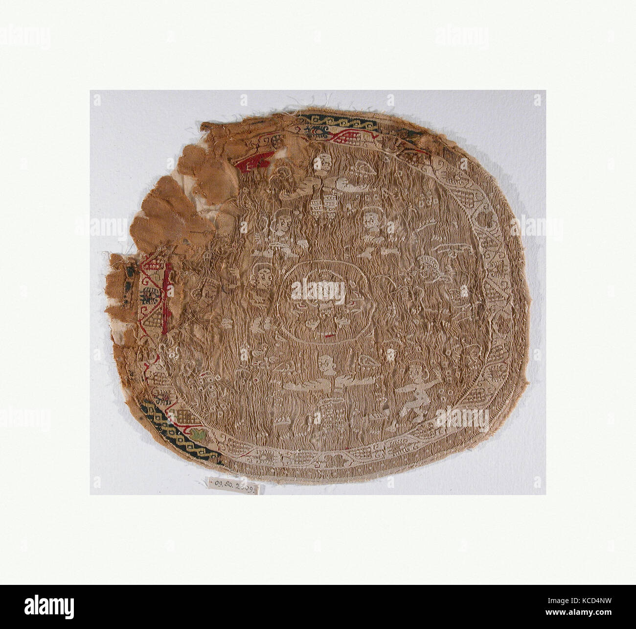 Roundel, 6th–7th century, Attributed to Egypt, Linen, wool; tapestry ...