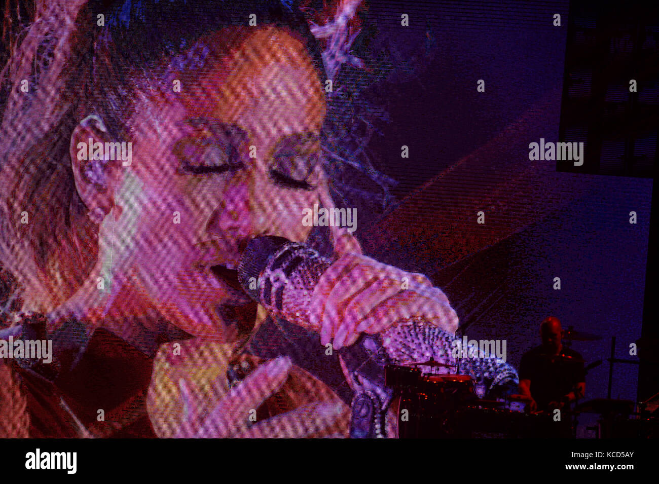 MIAMI, FL - OCTOBER 29: Jennifer Lopez performs at the Jennifer Lopez ...