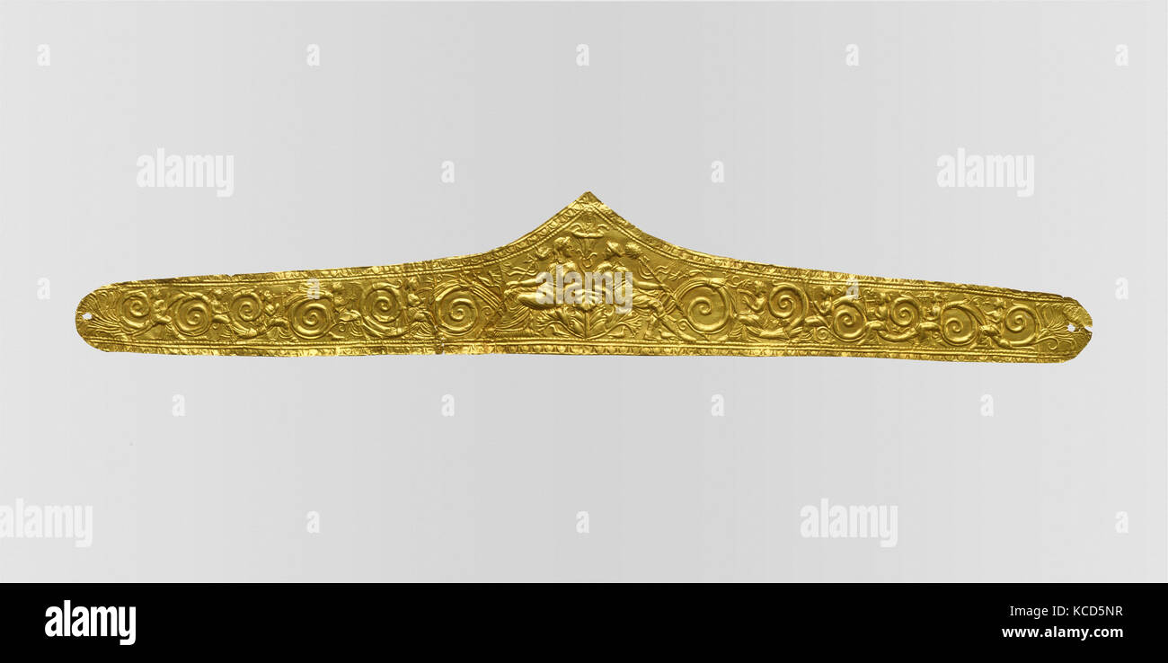 Pediment shaped gold diadem hi-res stock photography and images - Alamy
