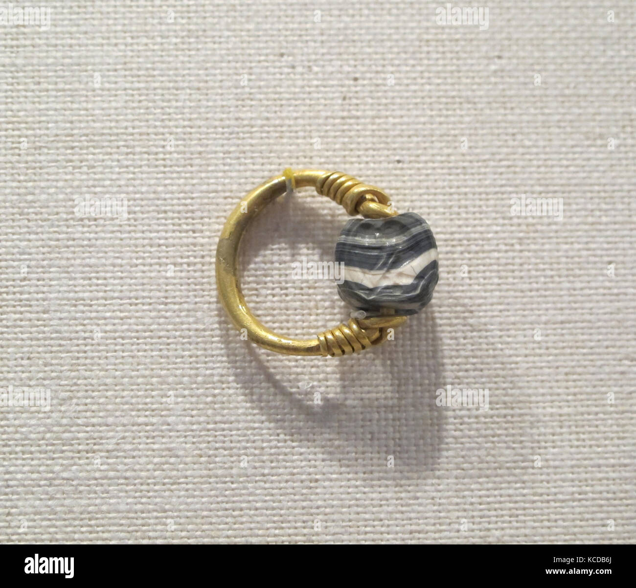 Gold swivel ring hi-res stock photography and images - Alamy