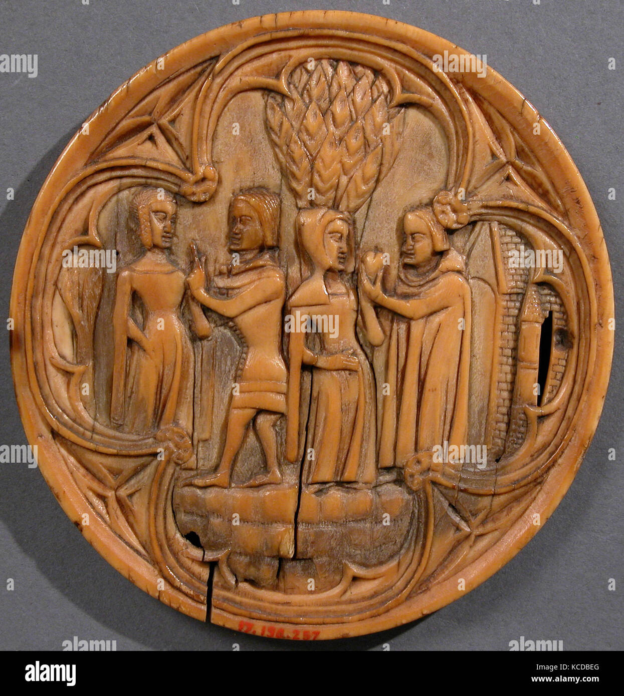 Ivory mirror case hi-res stock photography and images - Alamy