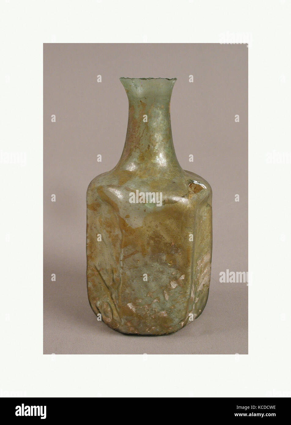 Flask, 4th–5th century, Byzantine, Glass, Overall: 4 15/16 x 2 x 2 5/8 ...