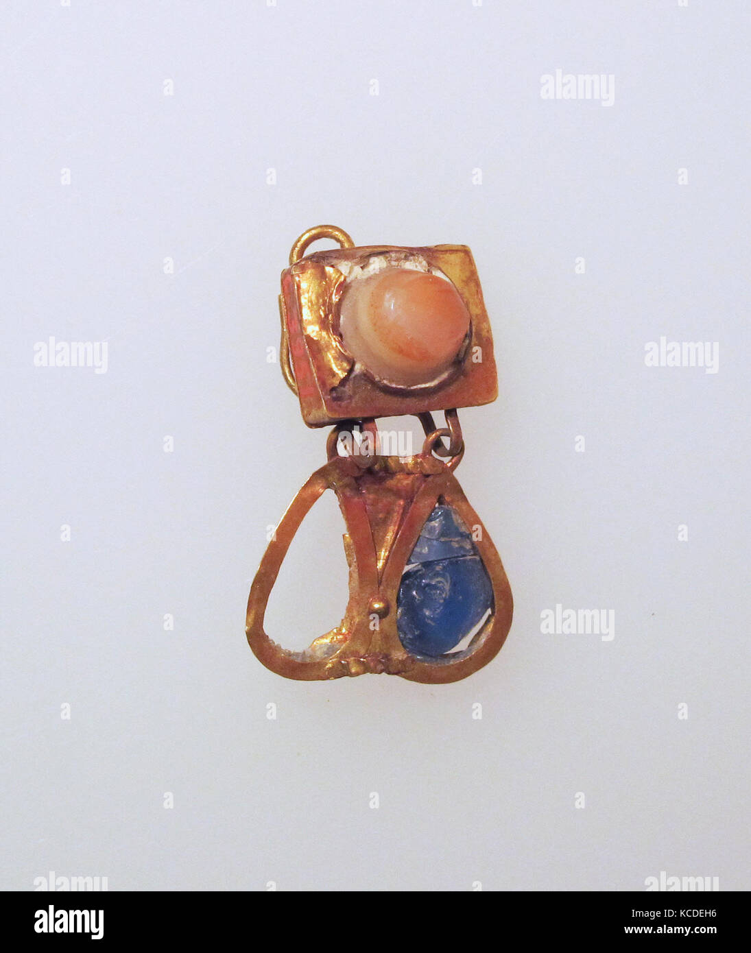 Pendants hi-res stock photography and images - Alamy