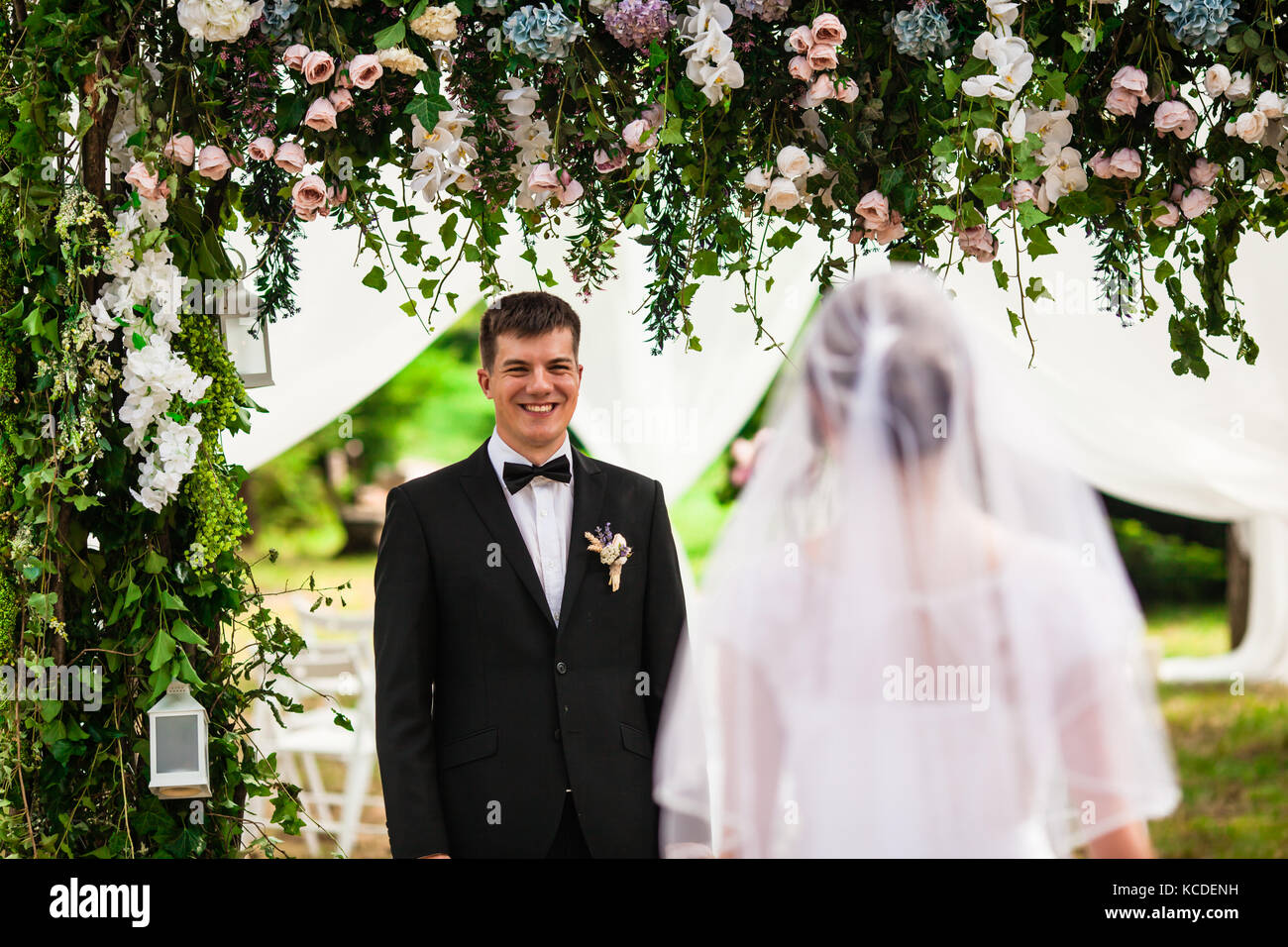The bride gets married Stock Photo - Alamy