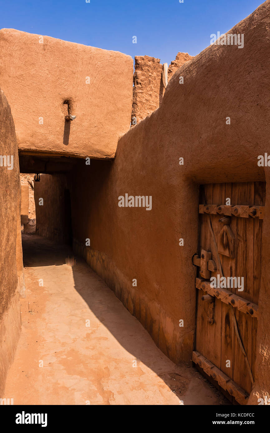 Saudi clay desert house hi-res stock photography and images - Alamy