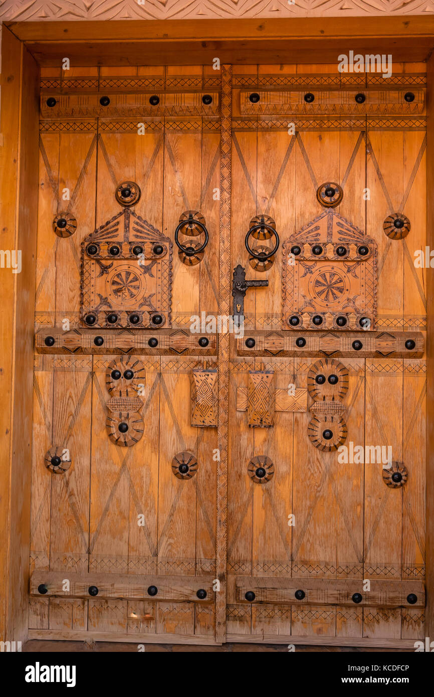 Traditional Arab wood door carvings, Riyadh Province, Saudi Arabia ...