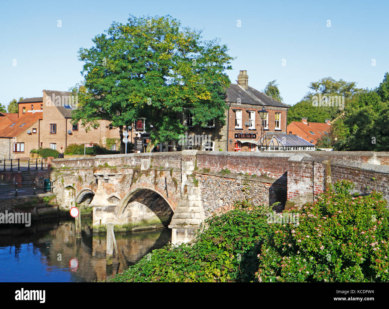 A view of the historic Bishop Bridge over the River Wensum in Norwich ...