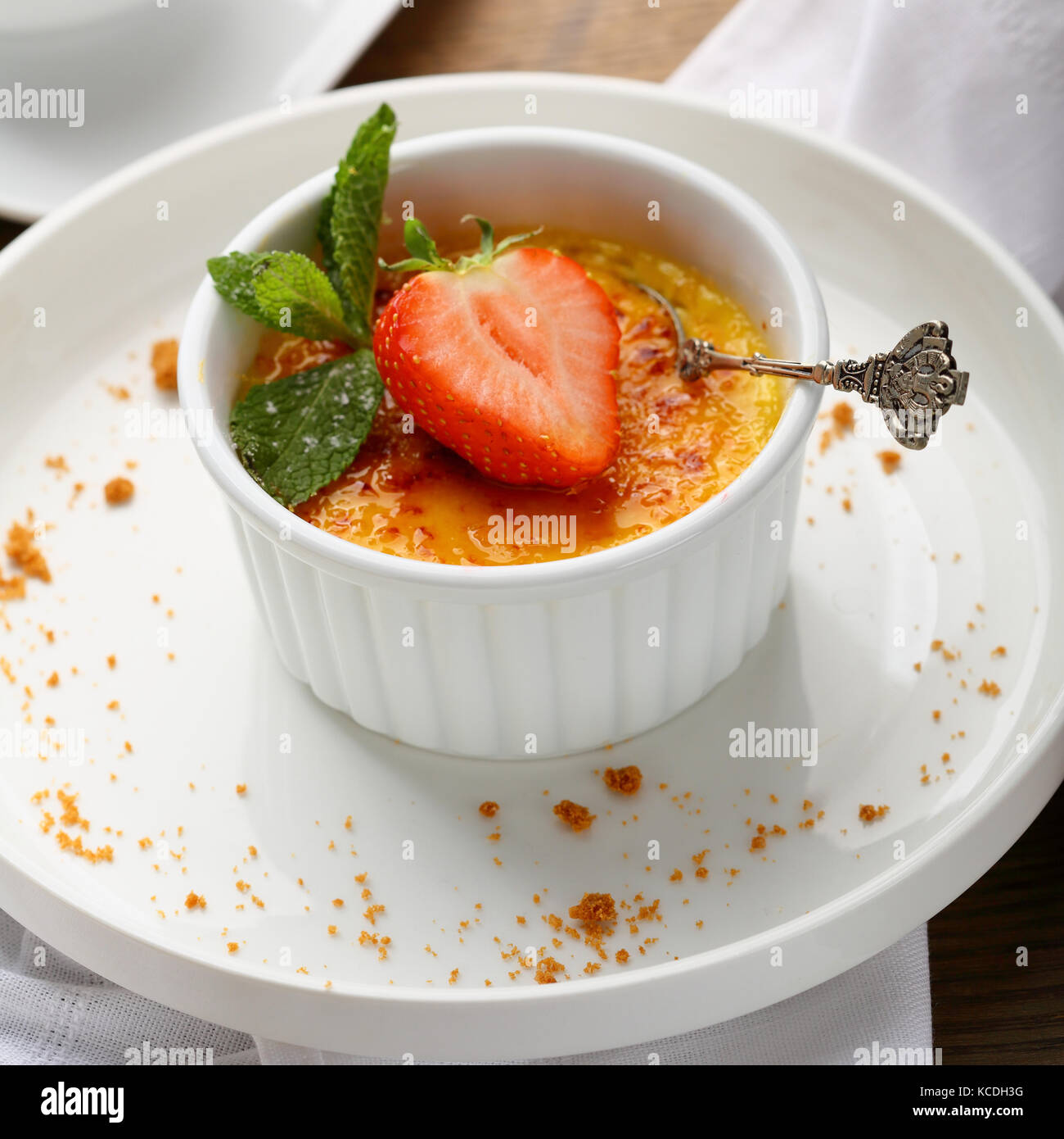 Caramelized Vanilla creme brulee, food closeup Stock Photo - Alamy