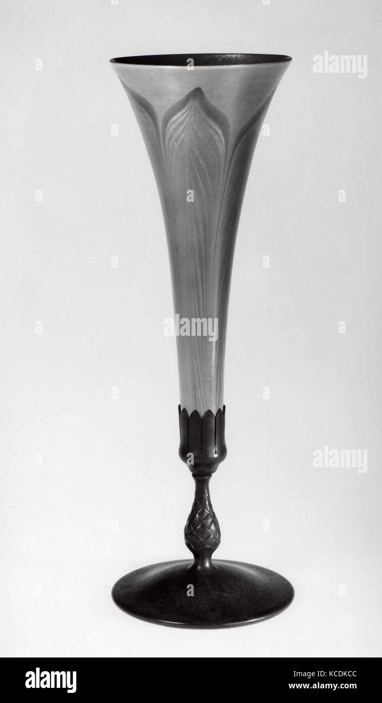 Patinated bronze sten hi-res stock photography and images - Alamy